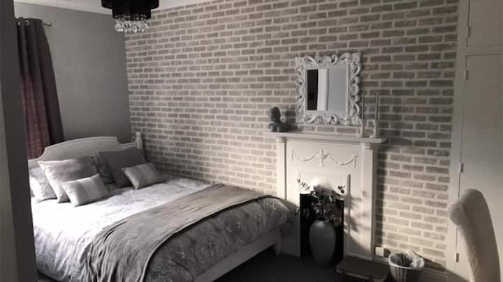 Oyo Rayanne House - Standard Triple Room - Durham