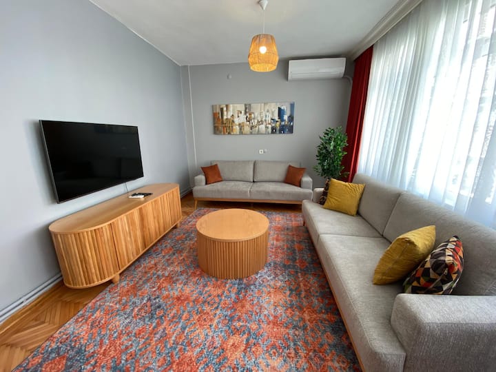 In Taksim Big House With 5 Rooms And 2 Bathrooms - İstanbul