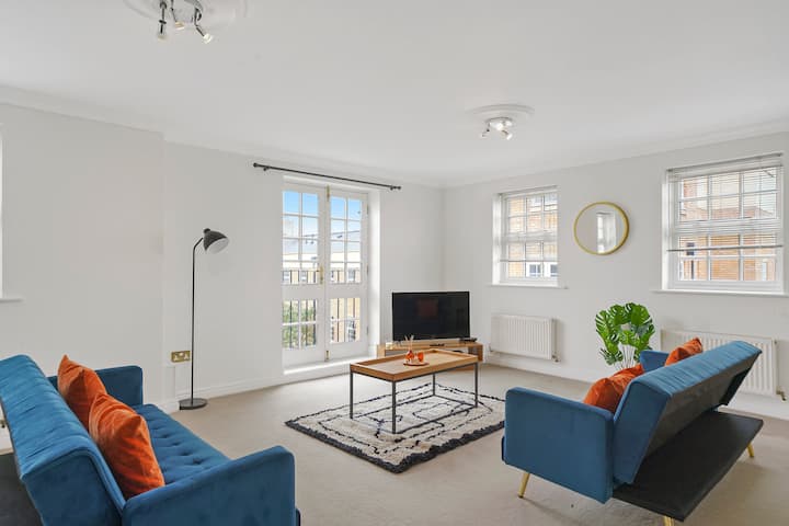 Stylish 3 Bedroom Duplex Penthouse In York - York