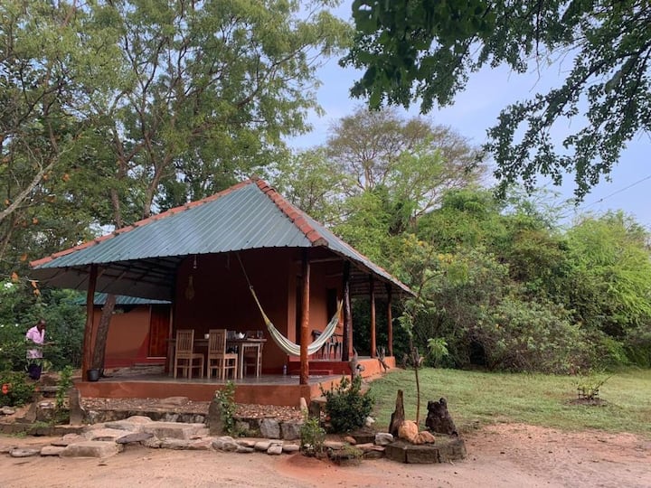 Sahana Retreat/ 1 Bedroom Rustic Farm Bungalow - Sri Lanka