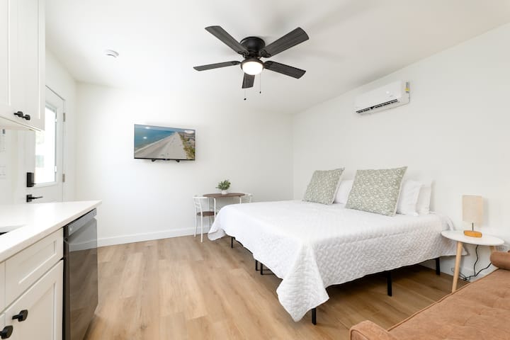 Private Beach Studio Apartment - Jacksonville Beach, FL