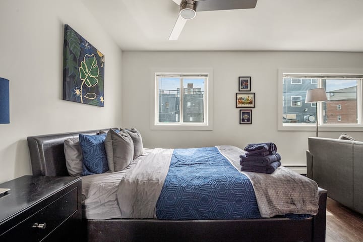 Dt Studio: Near Stampede, 17th Ave Dining & Shops - Calgary