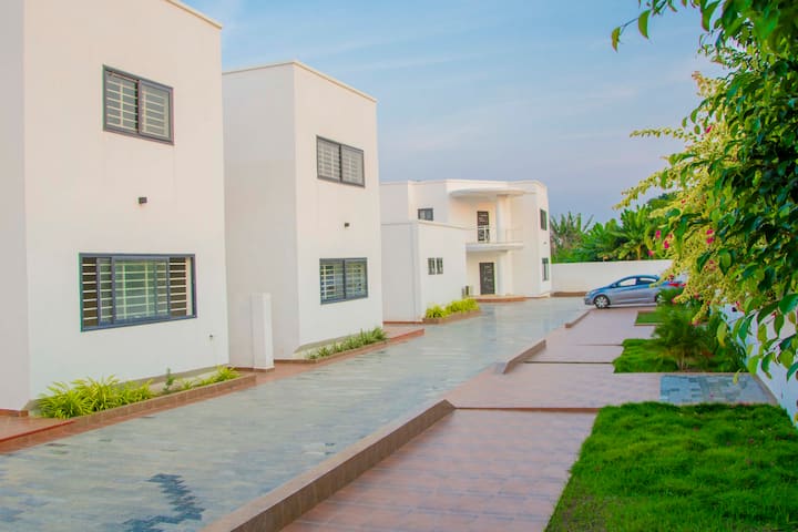 Luxury In East Legon-4bed All-ensuite With Pool - アクラ