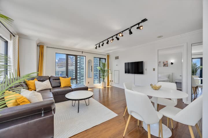 Prime Dt Condo | Park Free+walk To All Attractions - Mississauga