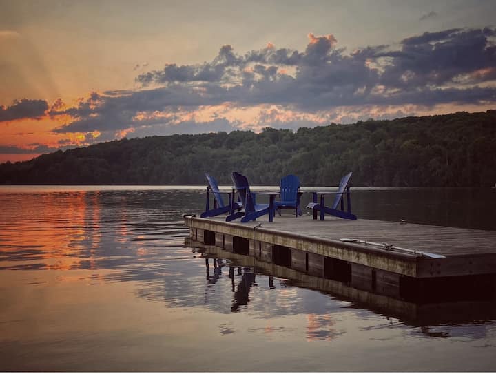 Serene Bass Lake Retreat - Ski Chalet/cottage - Orillia