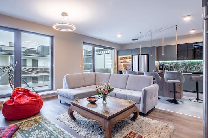 Luxury Penthouse With Big Balcony & Garage - Budapest