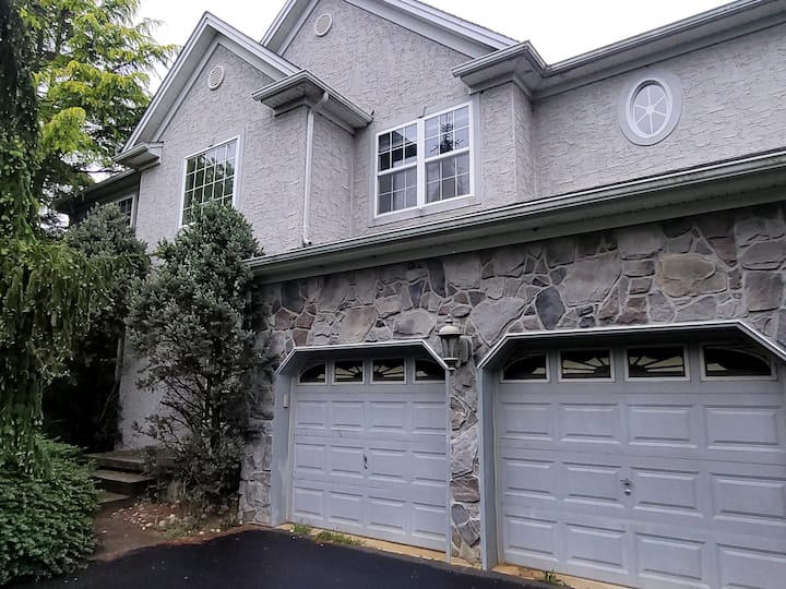 Spacious Room In Private House. - Allentown, NJ