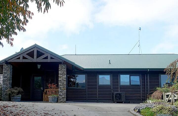 Private Luxury 4 Bedroom Lodge - Katikati