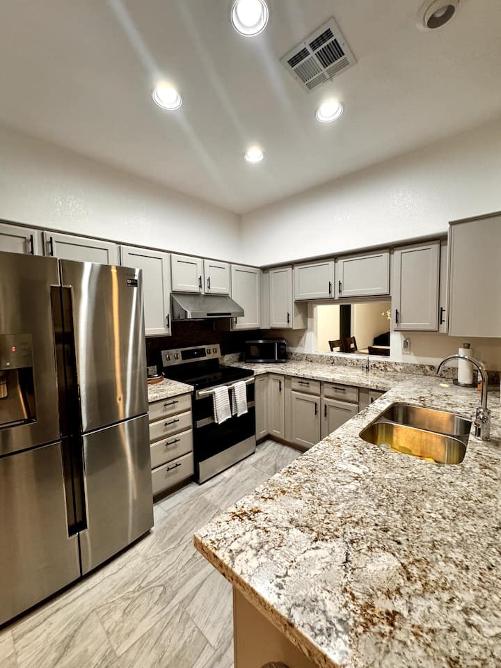 Entire Home Near Stadium - Glendale, AZ