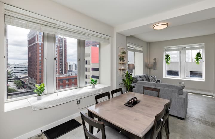 Skyline Serenity 2br/2ba With Stunning City Views - Blank Park Zoo, Des Moines