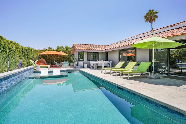 Luna Vista: Huge Backyard, Heated Pool, Fire Pit - Palm Springs, CA