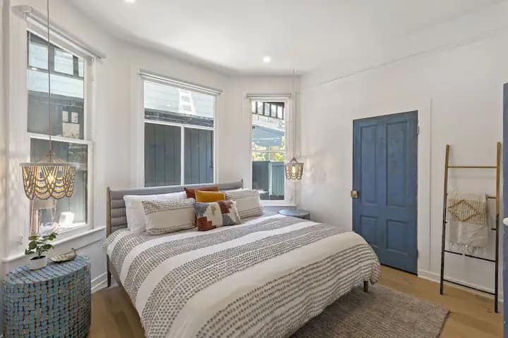 Cozy 1 Br Casita Overflowing With Natural Light! - San Diego, CA