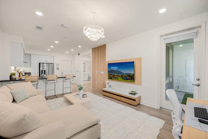 Iris | High Luxury 1br W/ King Bed - Irvine, CA