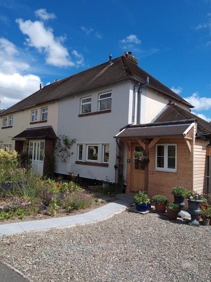 Church Stretton Small Dbl Room For Females - Shropshire