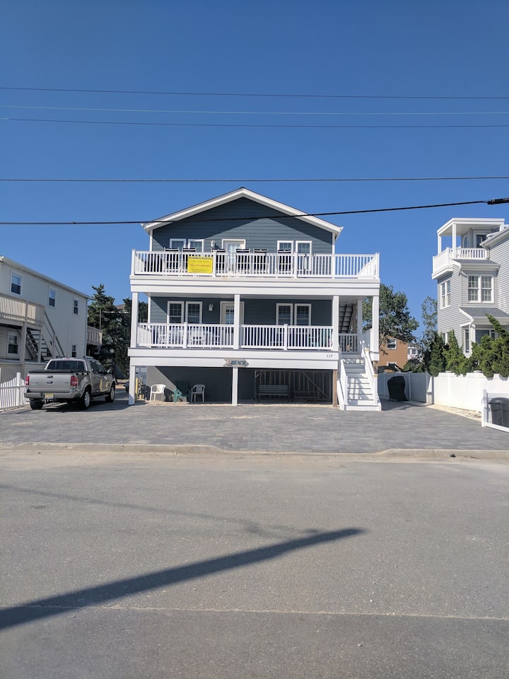Blowfish Cove Surf City Bay Beach Block & Pool - Long Beach Island, NJ