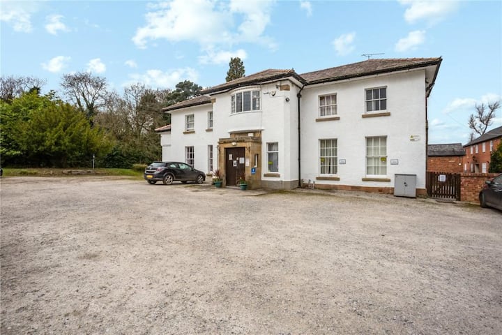 Plas Bellin Hall: Exclusive Whole House - モールド