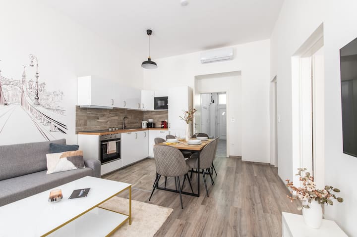 Central Quiet Klauzál Street 2br Apartment - A/c - Budapest