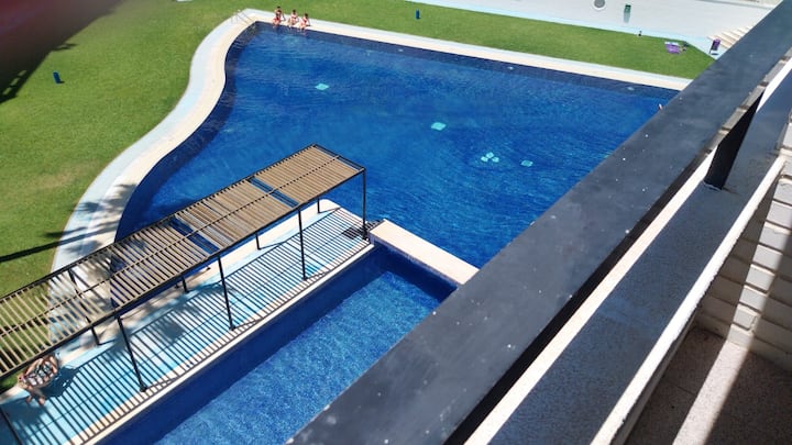 Mucha Luz Y Bonitas Piscinas - Salou