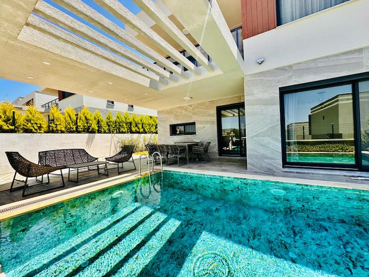 ÖZel Havuzlu Villa Focus Hill - Kuşadası