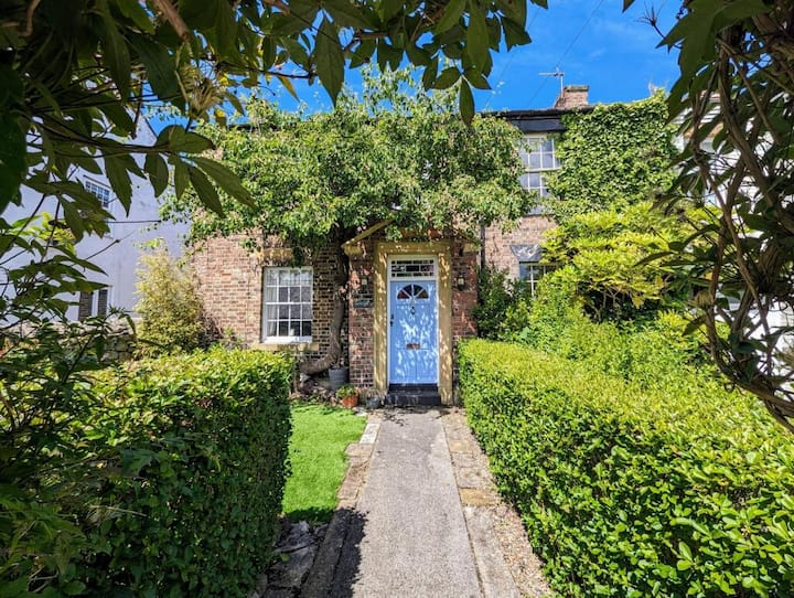 3 Bedroom Cottage In Whitburn - Sunderland