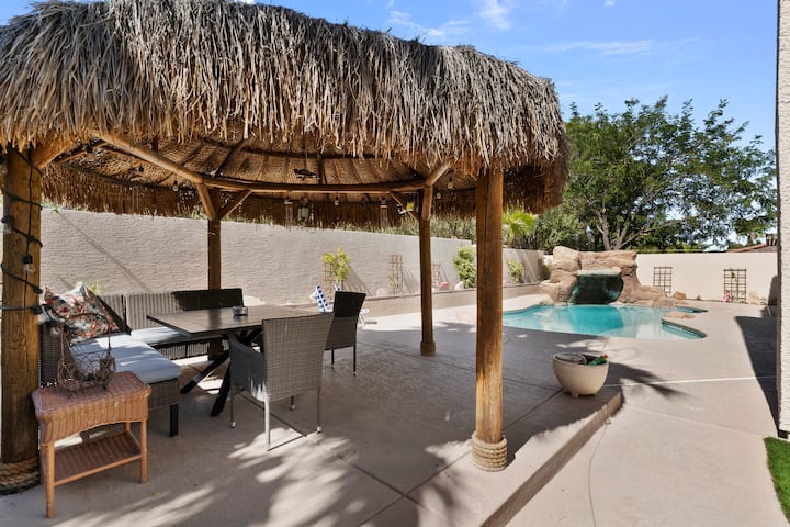 Opulent Oasis With Pool - Las Vegas, NV