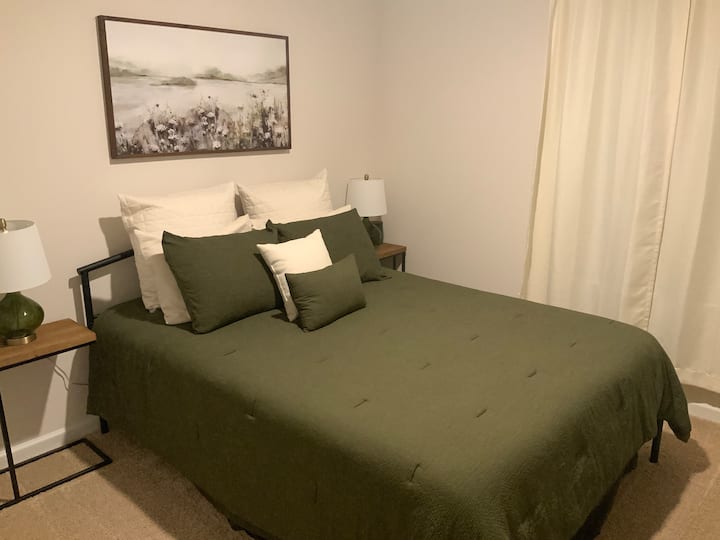 10 Mins From Clemson  L  Bedroom In Clean Townhome - Seneca, SC