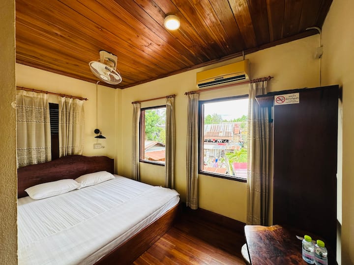 Standard Double Room 1 At Silikhane Guest House - Luang Prabang
