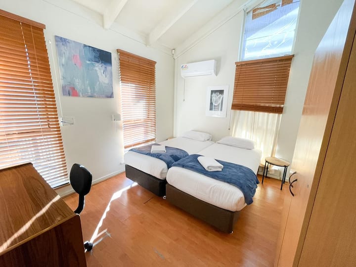 Grouphouse 13 Beds - Adelaide