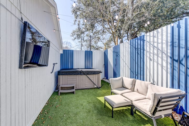 Modern Home *Hottub*fun-outdoor* - Pasadena, TX