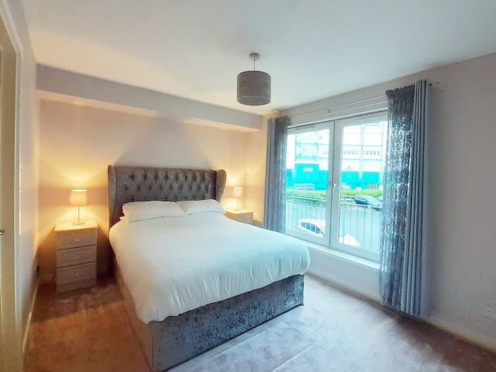 2 Bed Flat With Balcony - Edinburgh