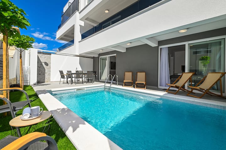 Three-bedroom Apartment Smash A2 With Private Pool - Novalja
