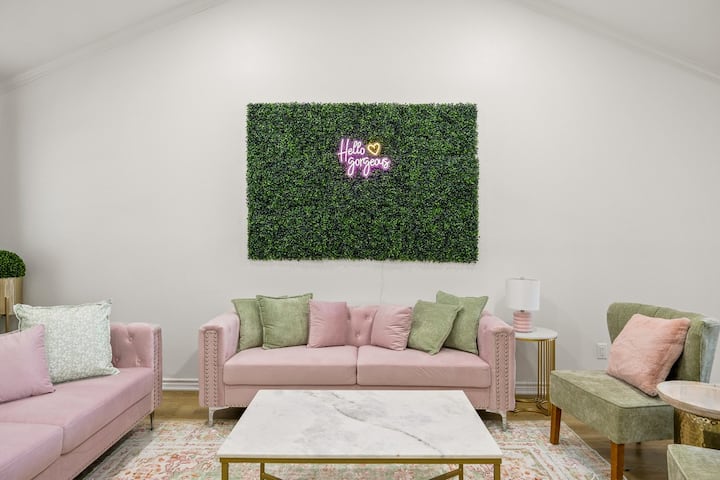 Rose Of Tyler, Hollytree Dr King Bed Golf Location - Tyler, TX