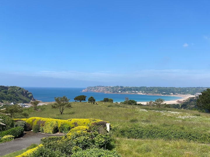 Seaside Living And Coastal Views - Jersey