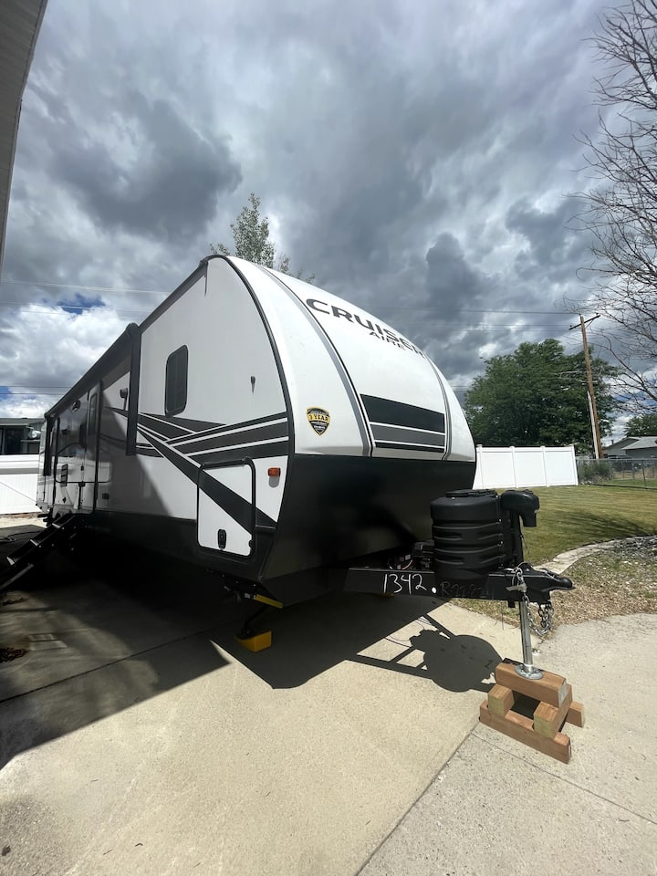 Spacious Rv With Full Hookups - 黃石縣