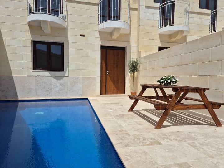 New And Luxurious 5 Bedroom Farmhouse With Pool - Malta