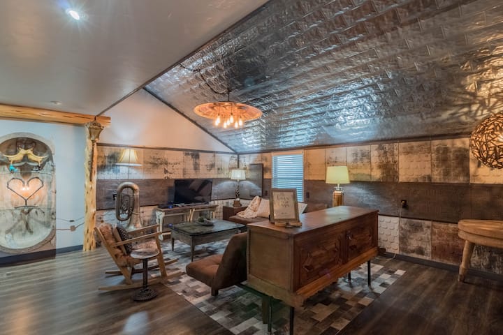 Romantic Musically-themed Casita - Comfort, TX