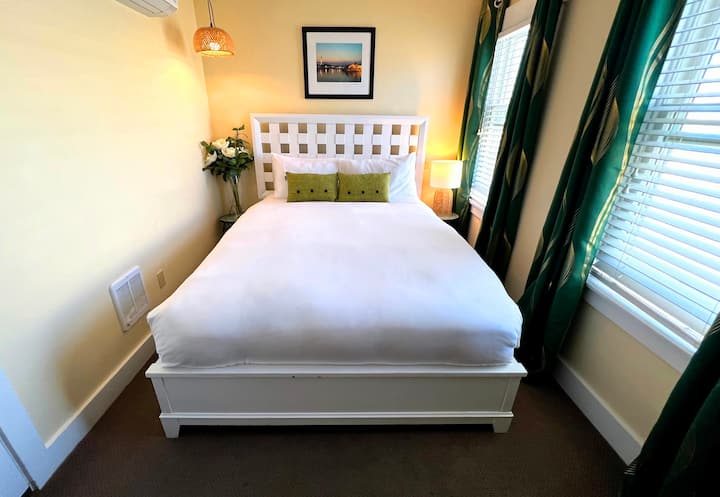 Lotus Provincetown Inn - Room 33 - Provincetown, MA