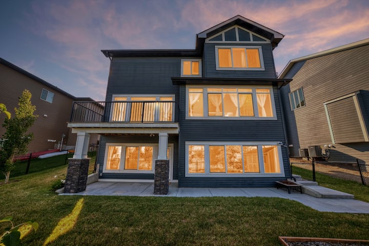 Waterfront Estate Villa - Only Walkout Basement - Airdrie