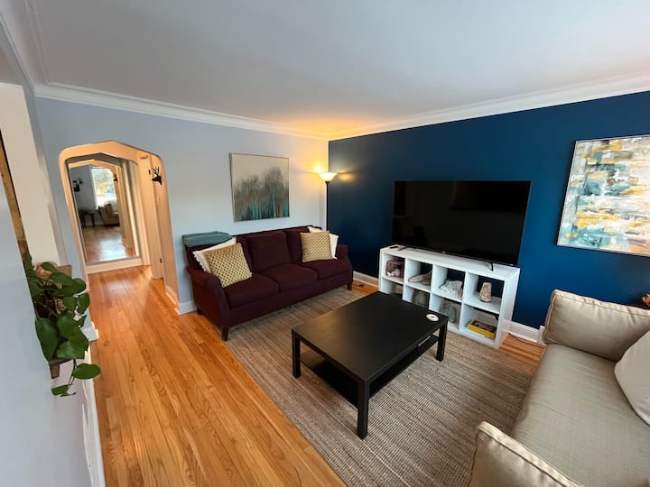 Charming 3-bedroom Home In River Heights - Winnipeg