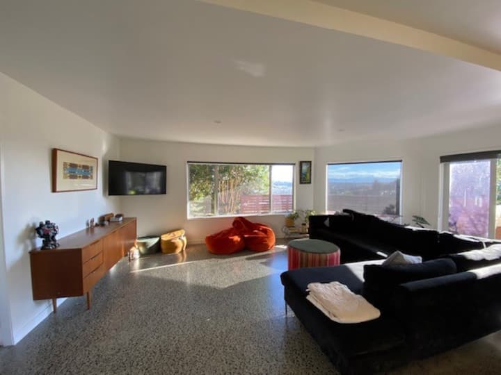 Modern Quiet And Spacious Home  - 4 Bedrooms - Tauranga