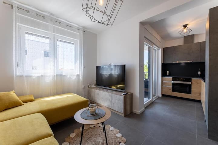 Modern 2-bedroom Apartment With Balcony - Trogir