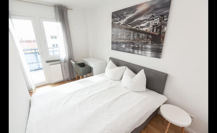 1 Bed In Mitte/friedrichshain - Berlin