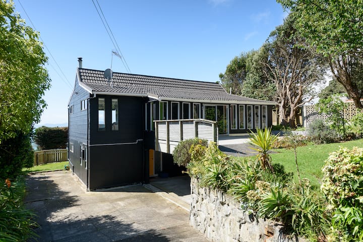 Stunning Sea Views, Pukerua Bay - Porirua