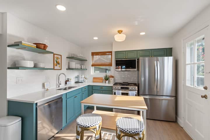 4br/2.5ba Near Old Town - Sleeps 8! Pet Friendly - 알렉산드리아