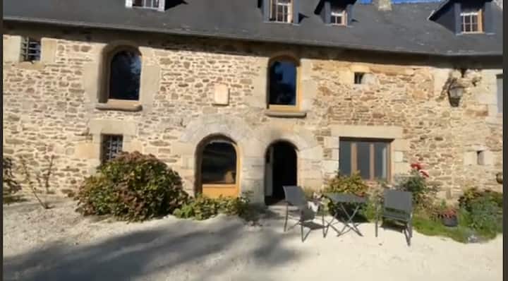 Belle Longère Idéalement Située - Dinan