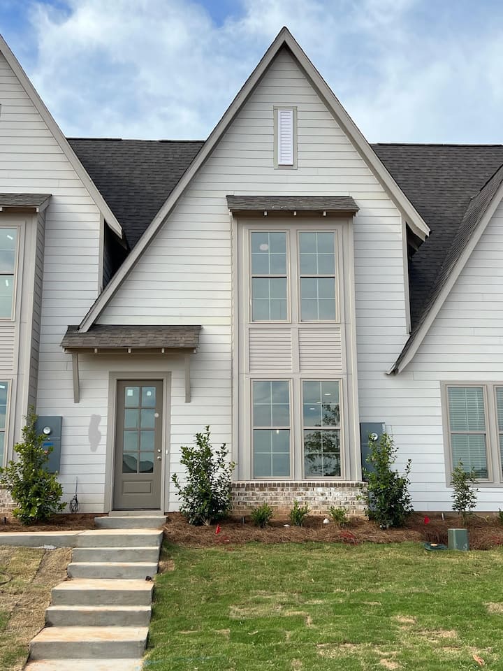 Back To College House - Auburn, AL