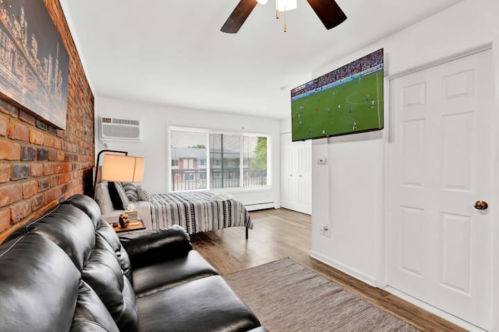 Peaceful & Central Abode ~ Wifi ~ Pet Friendly! - Sterling Heights