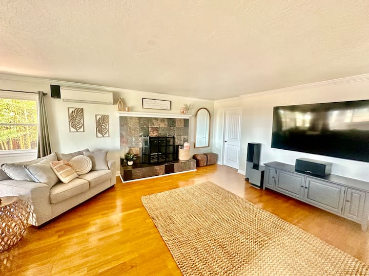 Coastal Retreat By The Beach - Carlsbad, CA