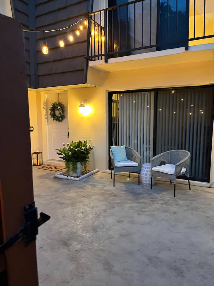Cozy Palm Bay Condo - Palm Bay, FL