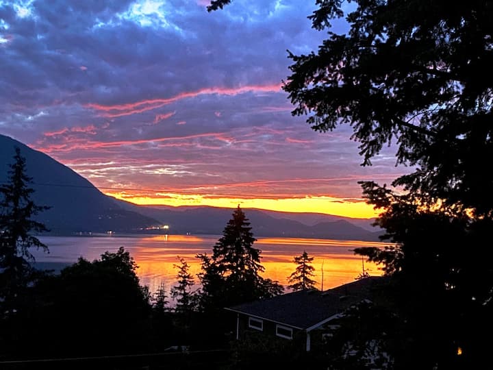 Cozy Private Spacious Lakeview - Salmon Arm